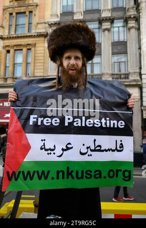 Members of the Neturei Karta, a fringe group of Haredi Jews who support ...