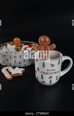 Gingerbread man cookies in a cup with marshmallow. Christmas holiday ...