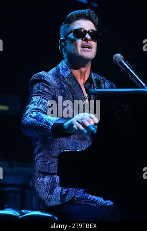 Robin Thicke performs at Hard Rock Live held at the Seminole Hard Rock ...