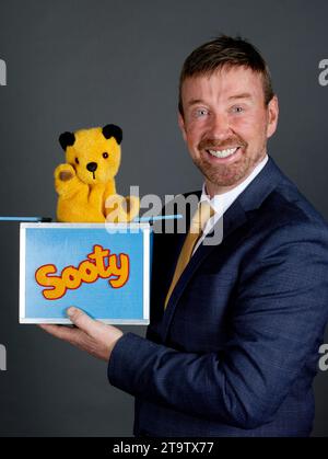 Sooty with Richard Cadell at The Oldie of the Year 2023, 23-11-23 Stock Photo - Alamy