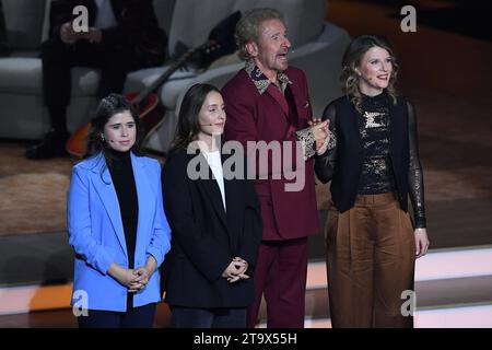 Thomas Gottschalk mit den Wettkandidatinnen Antonia Fleig und Michelle ...