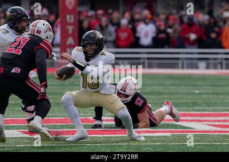 Colorado quarterback Ryan Staub (16) warms up before an NCAA college ...