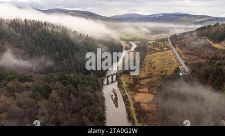 Neidpath, Scotland, UK. 28th Nov, 2023. Misty morning scenes over ...