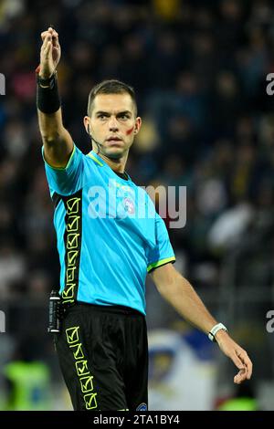 Referee Luca Zufferli gestures during US Lecce vs Cagliari Calcio ...