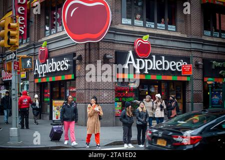 Applebee's Restaurant, Times Square, NYC Stock Photo - Alamy