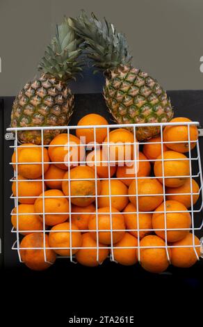 Load of the fresh fruit of orange in view Stock Photo - Alamy