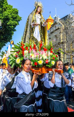 Mexican devotees carry the religious palanquin during during the Good ...