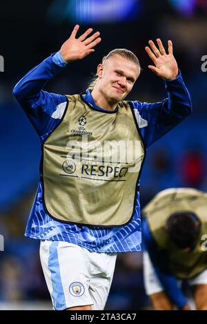 Erling Håland of Manchester City warms up during the Sunderland v ...
