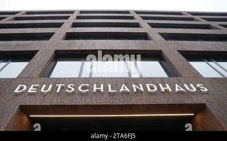 Hamburg, Germany. 29th Nov, 2023. Architect Hadi Teherani (M) sits in ...