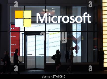Microsoft store in New York City Stock Photo - Alamy