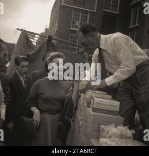 Hollywood actress Dolores Dorn visits Club Row Market in London's East ...