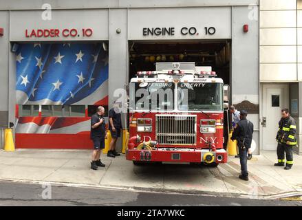 FDNY Ladder 10 firetruck, Manhattan, New York, USA Stock Photo - Alamy