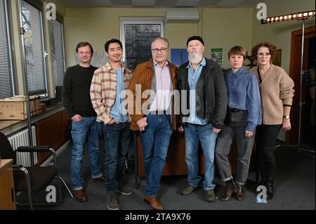 Produzent Peter Güde, Schauspieler Aaron Le, Hartmut Volle und Bill ...