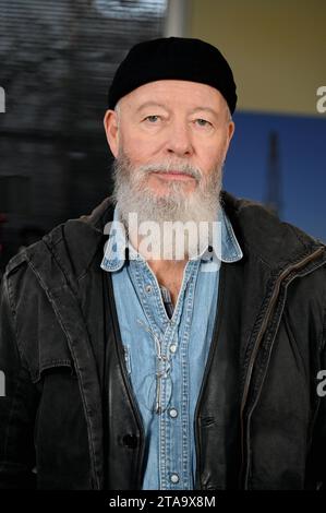 Schauspieler Bill Mockridge posiert am Set der ARD Serie Rentnercops ...