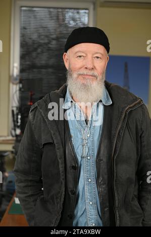 Schauspieler Bill Mockridge posiert am Set der ARD Serie Rentnercops ...