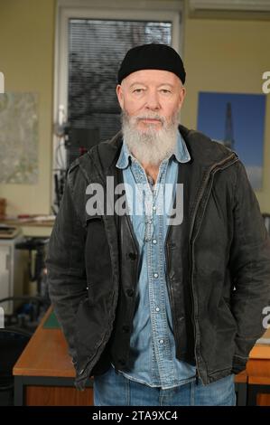 Schauspieler Bill Mockridge posiert am Set der ARD Serie Rentnercops ...