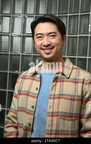 Schauspieler Aaron Lee posiert am Set der ARD Serie Rentnercops ...