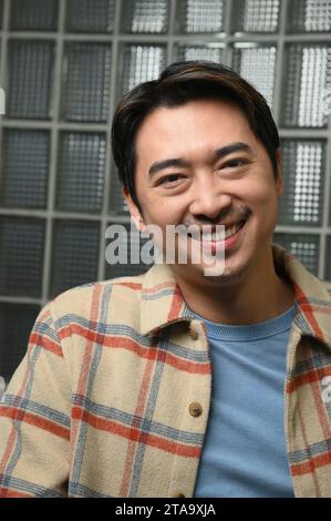 Schauspieler Aaron Lee posiert am Set der ARD Serie Rentnercops ...