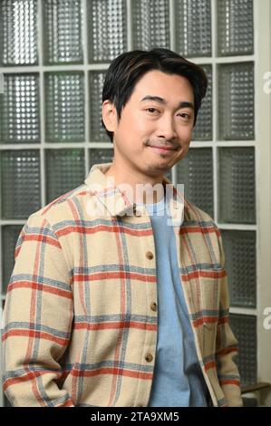 Schauspieler Aaron Lee posiert am Set der ARD Serie Rentnercops ...