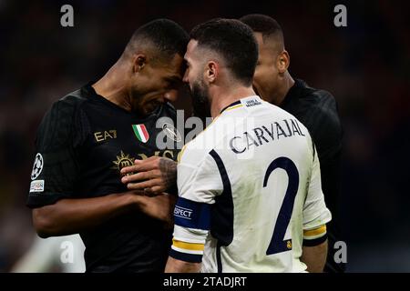 Juan Jesus of SSC Napoli argues with Lautaro Martinez of FC ...
