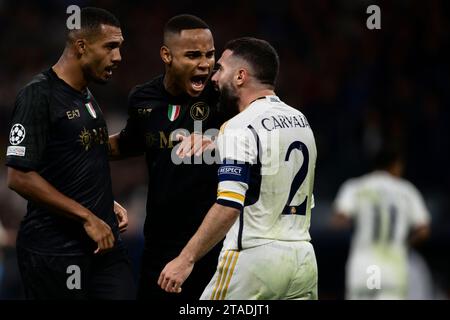 Juan Jesus of SSC Napoli argues with Lautaro Martinez of FC ...