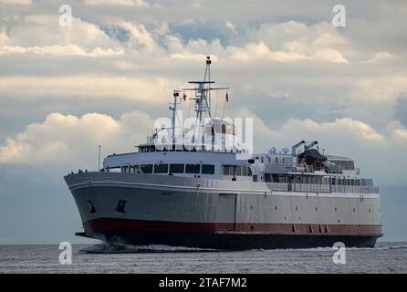 The ferry MV Coho approaches the entrance to the harbor in Victoria ...