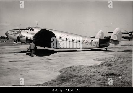 Airplane - Lockheed Model 18 Lodestar (New Zealand) 2 Stock Photo - Alamy