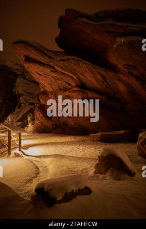 Rock formation and foot path in the snow Stock Photo - Alamy