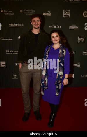 Frederic Brossier und Ronja Forcher bei der Strassenfeger Charity ...