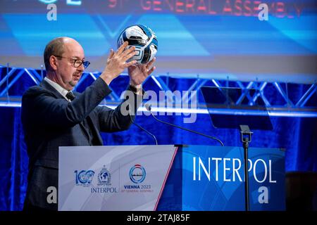 Wien, Österreich. 1. Dezember 2023. Martin Raby, head of protocol at ...