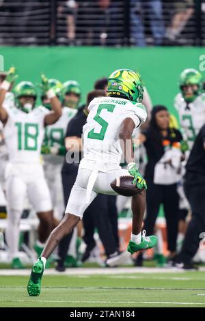 Oregon defensive back Khyree Jackson (5) in coverage during an NCAA ...