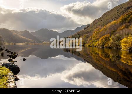 Llyn Crafnant in autumn, Snowdonia Eryri National Park, North Wales ...