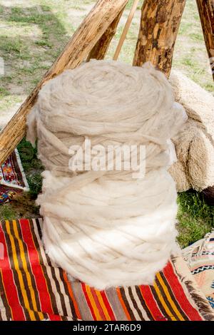 Heap of wool as a texture background Stock Photo - Alamy