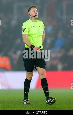 Referee James Bell during the Sky Bet Championship match Leeds United ...