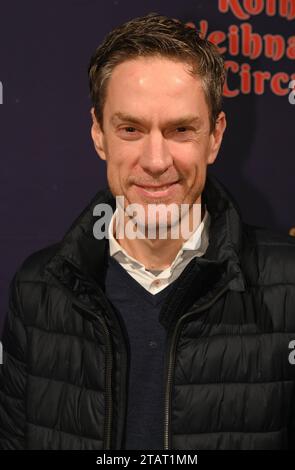 Moderator Sven Lorig kommt zur Premiere des 10. Kölner WeihnachtsCircus ...