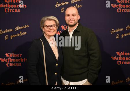 Schauspielerin Andrea Spatzek und ihr Sohn Alexander kommt zur Premiere ...