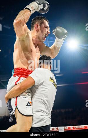 Ludwigsburg, Germany. 03rd Dec, 2023. Boxing: Light heavyweight, Felix ...