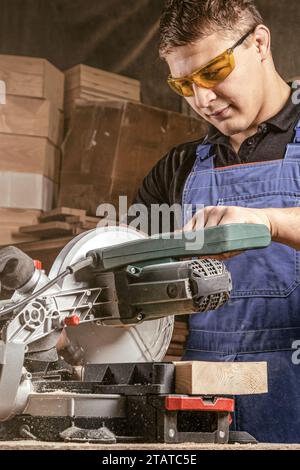 Carpenter cutting oriented strand board with circular saw Stock Photo ...