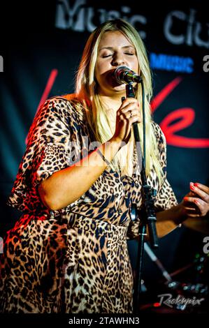 Jess Hayes singer Stock Photo - Alamy