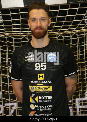 Alexander Saul (ThSV Eisenach, #95) in the throw. Marek Nissen (HC ...