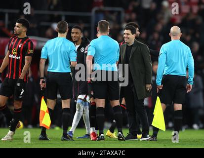Bournemouth manager Andoni Iraola greets Illya Zabarnyi following ...