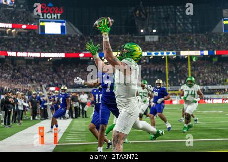 Oregon tight end Terrance Ferguson runs a drill at the NFL football ...