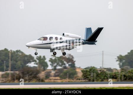 The Cirrus Aircraft VISION SF50 is a single-engine, personal jet ...