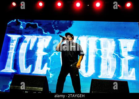 AMSTERDAM - American rapper Ice Cube during a performance in the Ziggo ...