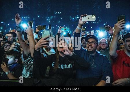 AMSTERDAM - Fans of the American rapper Ice Cube during a performance ...