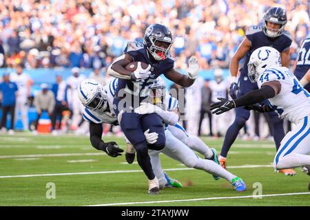 Tennessee Titans running back Tyjae Spears (2) plays during the first ...