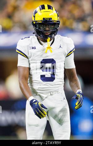Michigan defensive back Rod Moore (9) intercepts an Indiana pass as ...