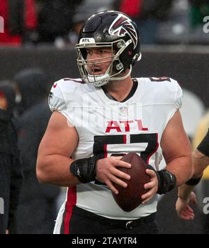 Atlanta Falcons center Drew Dalman (67) lines up during the first half ...