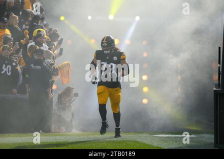 Pittsburgh Steelers guard Isaac Seumalo (73) lines up for a play during ...
