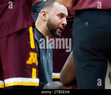 Minnesota head coach Ben Johnson watches against Northwestern during ...